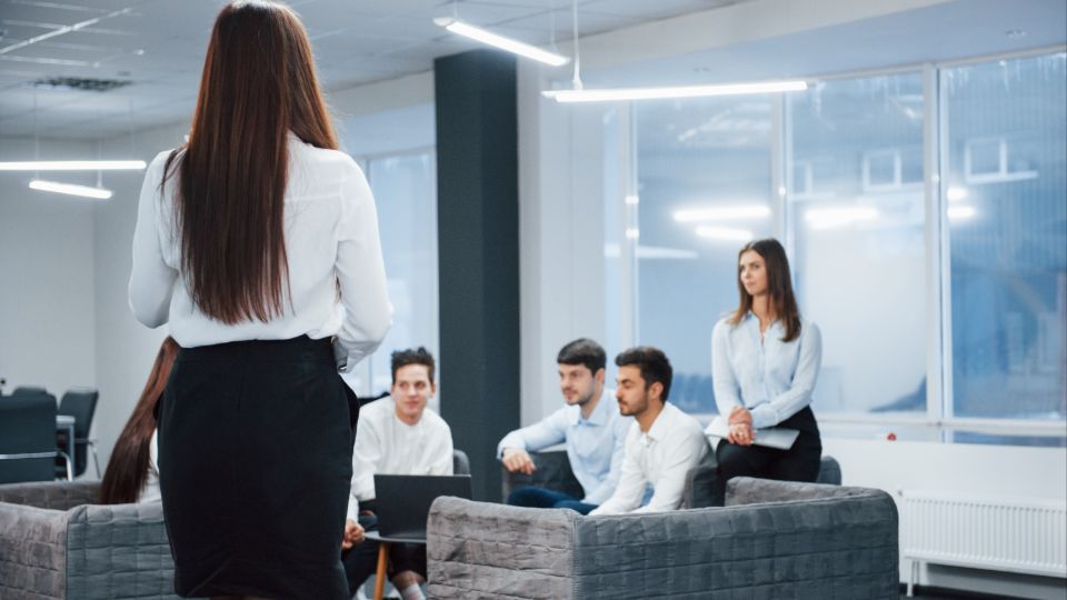¿Cómo funcionan las reuniones diarias en Agile Scrum?